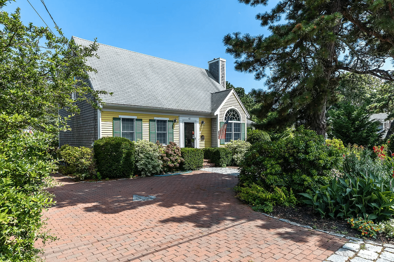 Colorful & Vibrant, The Yellowtail House - By The Sea Guests